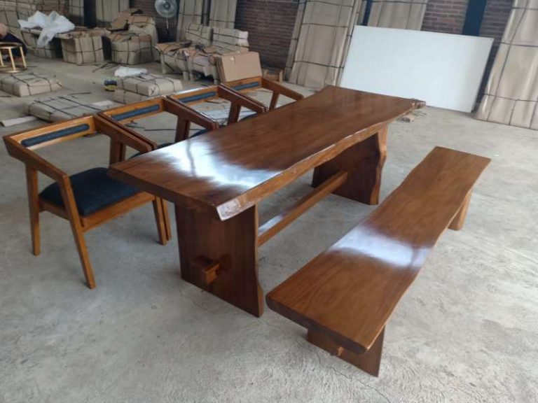 Meja Jati Solid 2 Bangku | INDO JATI FURNITURE JEPARA